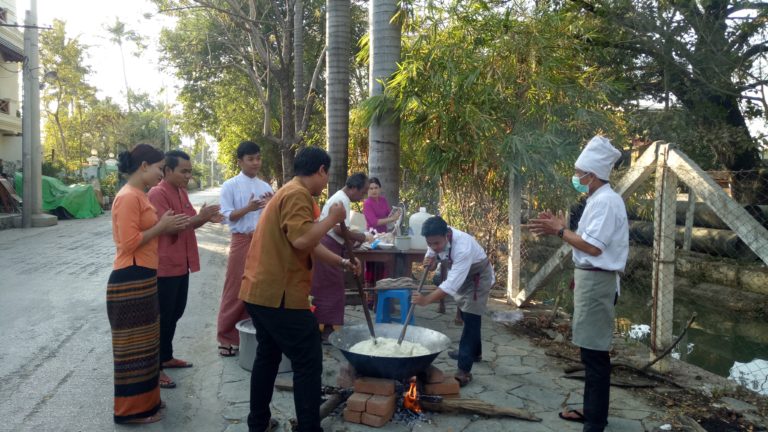 Tapoutwe(Tabodwe), Festival of Hta-ma-nae(Glutinous Rice) - Hotel by ...